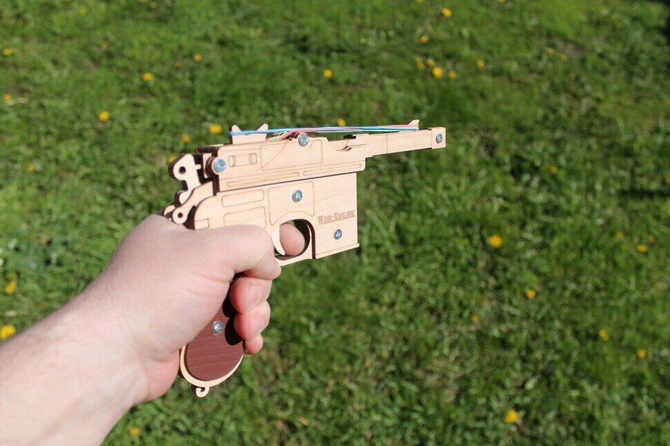 Деревянный пистолет "Маузер" К-96, игрушка-резинкострел
