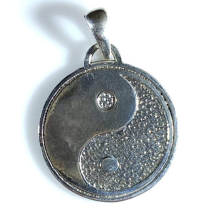 Амулет Инь Янь