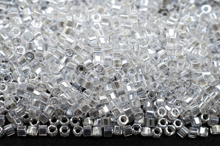 Бисер японский MIYUKI Delica Cut (шестиугольный) 11/0 DBС-0050 хрусталь, глянцевый, 5 грамм