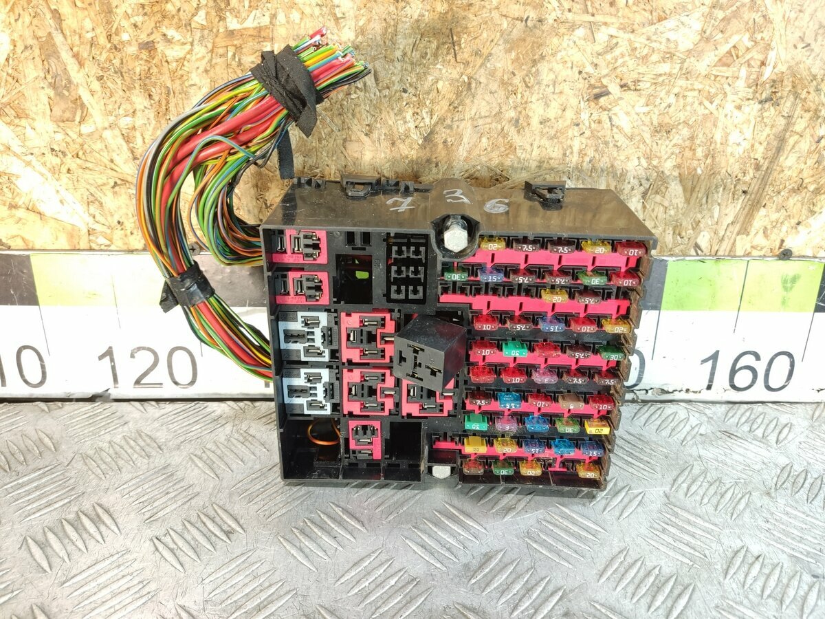 Блок предохранителей моторный FORD Fiesta 2001-2008 2S6T114401