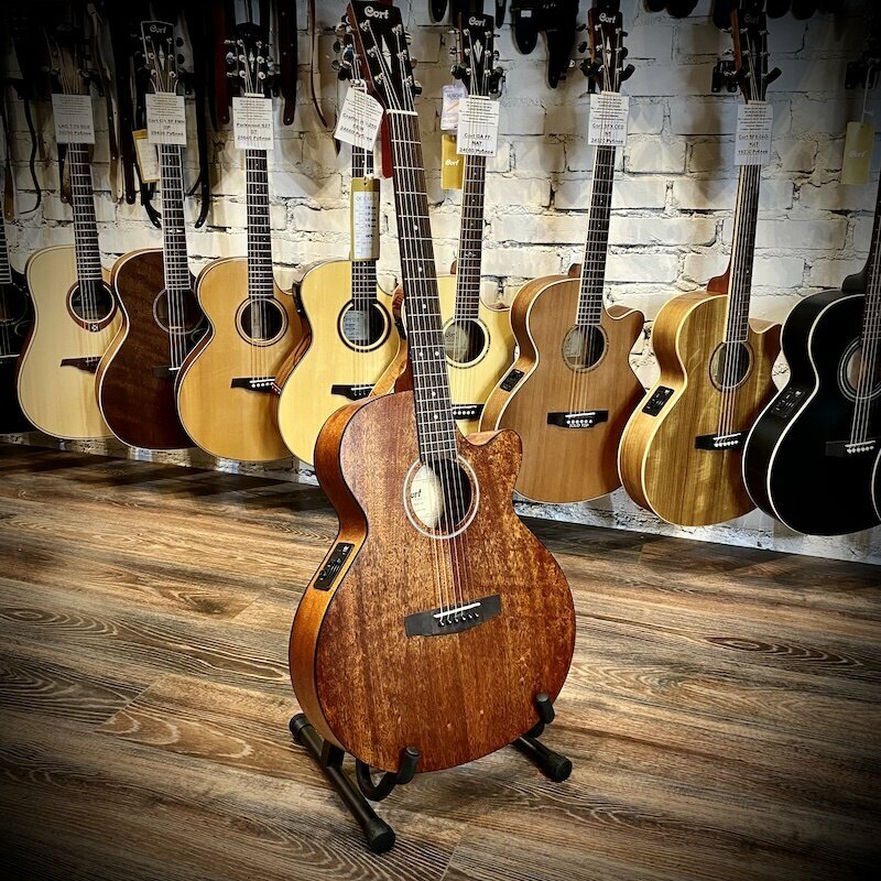Электро-акустическая гитара из красного дерева Cort SFX-MEM-OP SFX Series, с вырезом