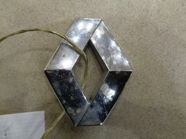 Эмблема решетки радиатора от Renault Megane 2 2002-2008