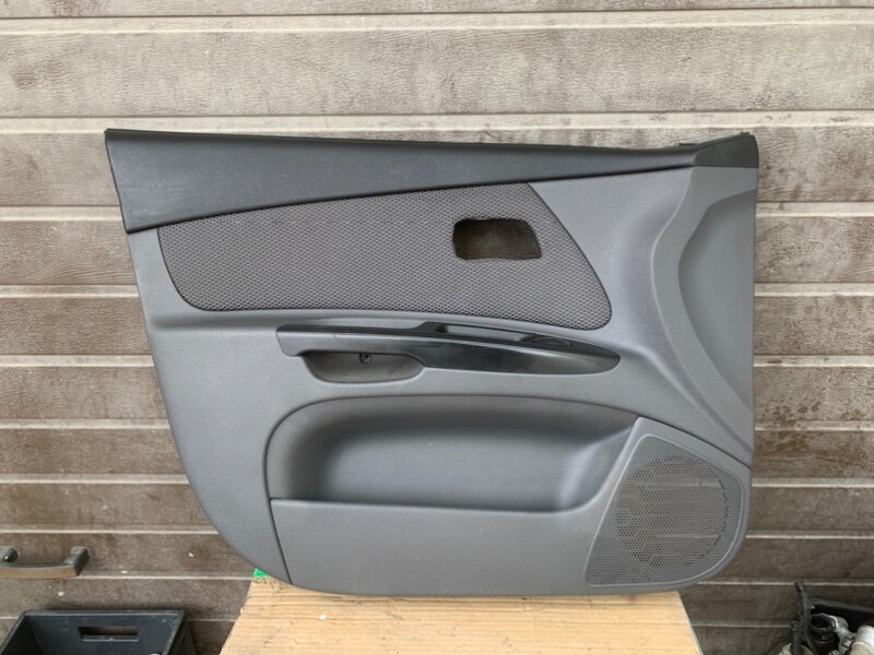Обшивка двери передняя левая Kia Rio JB G4EE 823011G094APC