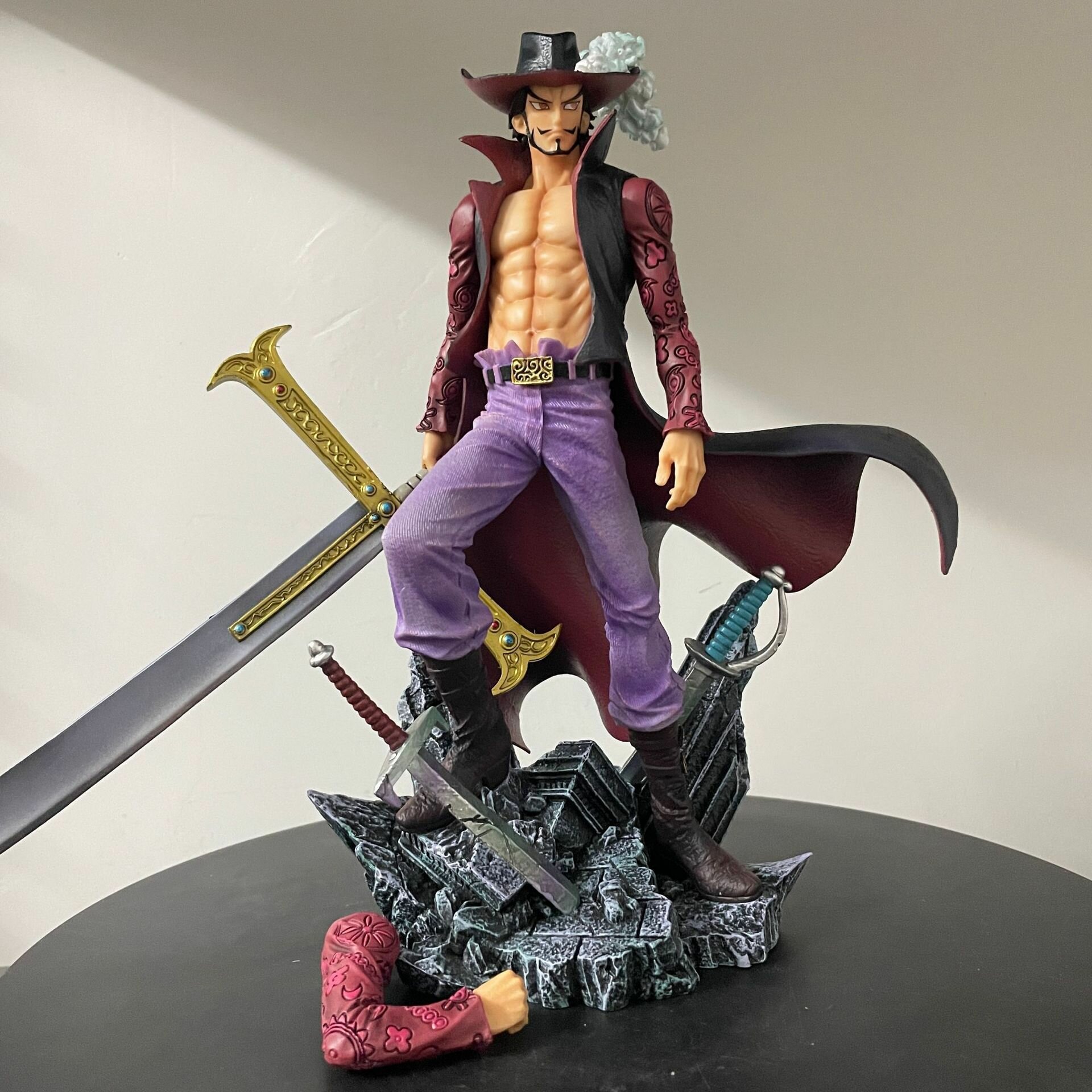 Аниме фигурка Ван-Пис/One Piece, Дракуль Михоук/Dracule Mihawk(H28cm, Поставляется со сменным рука )