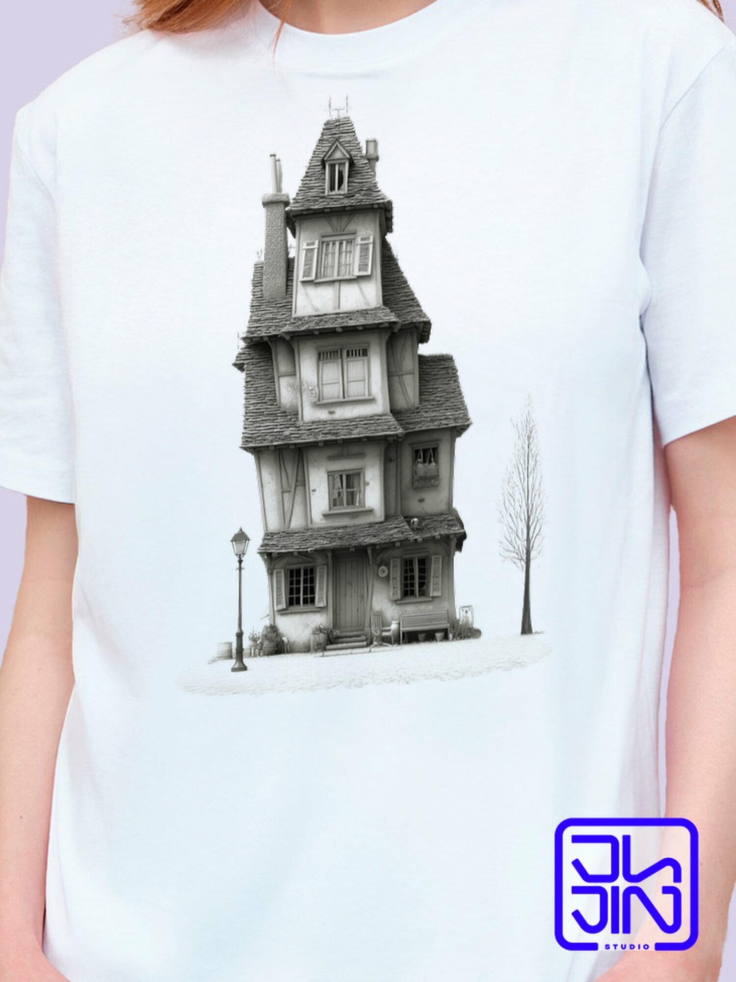 Футболка классическая женская с авторским принтом Ретро дом на графитовой улице, винтажная черно-белая архитектурная иллюстрация, белый хлопковый трикотаж с прикольным рисунком на груди