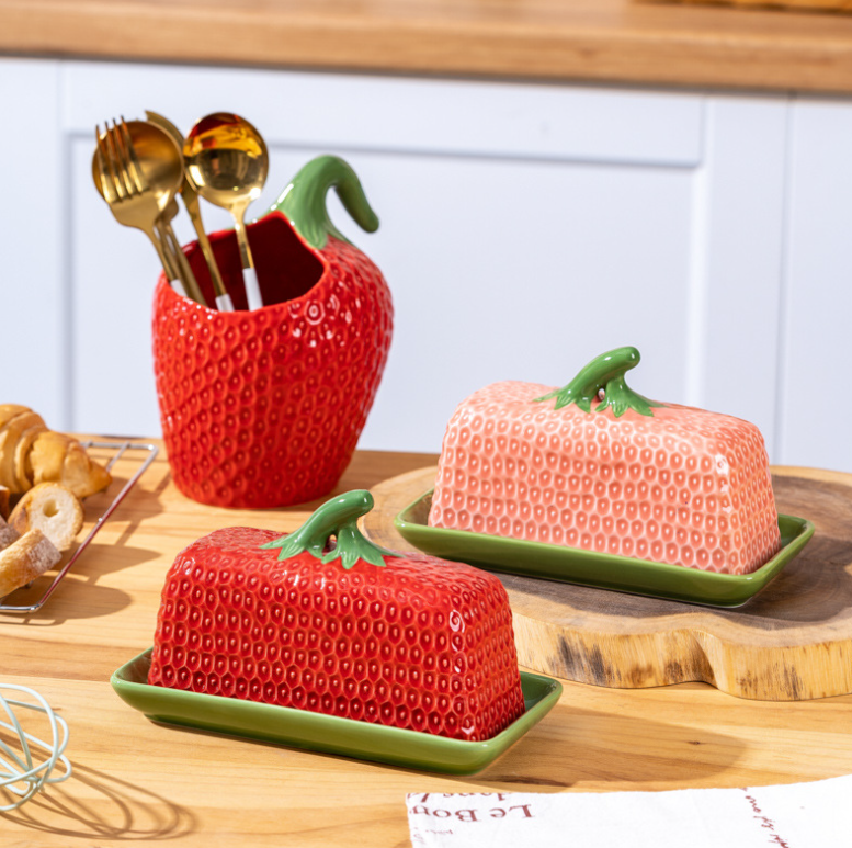 Масленка из керамики в виде клубники MyPads Y542459, отлично подойдет для подарка на новоселье, подойдет для хранения сыра, красный