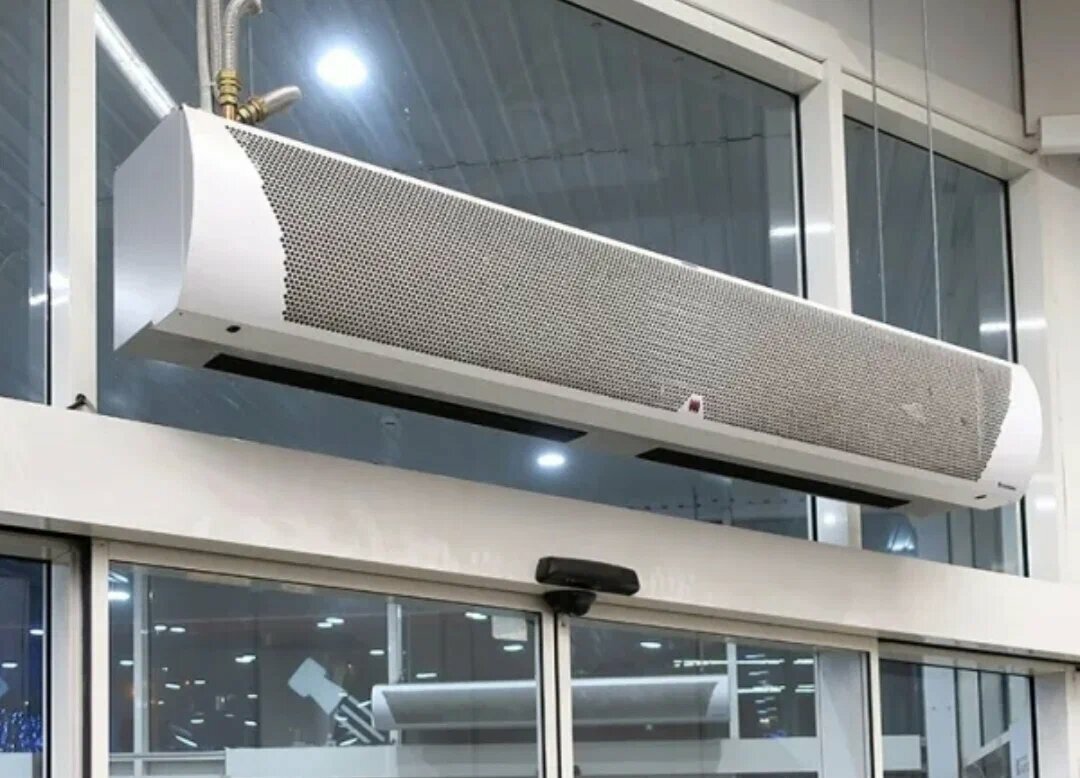 Тепловая завеса "Комфорт" Тепломаш КЭВ-108П4111W, водяная, 59 кВт, настенный монтаж