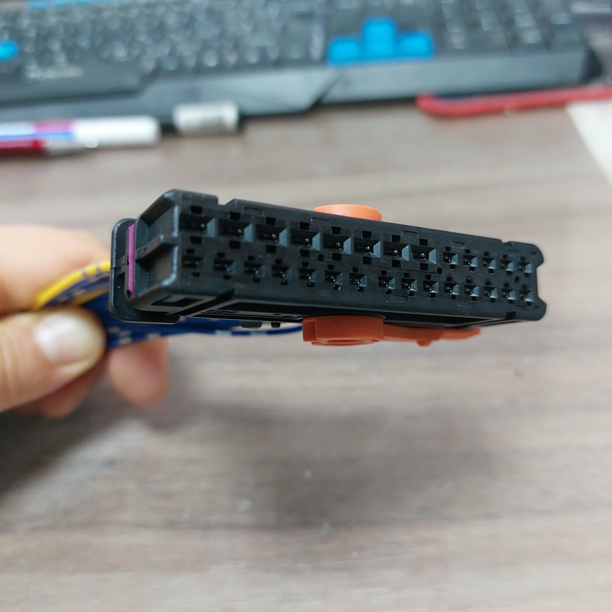 Разъем (штекер) 28 контактов проводки двери VAG (оригинал)