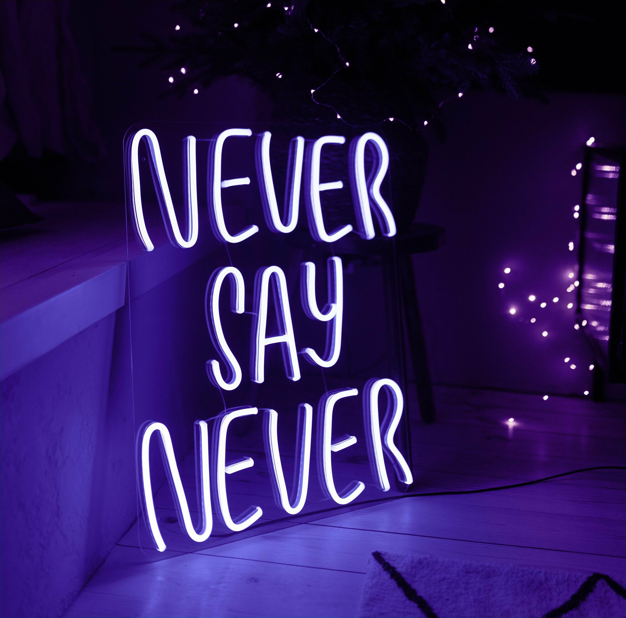 Табличка неоновая never say never, 50x65 см, фиолетовая