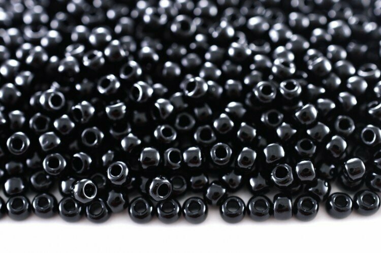 Бисер японский TOHO круглый 6/0 #0049 черный, непрозрачный, 10 грамм