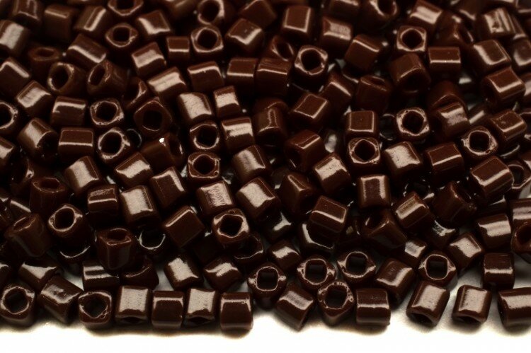 Бисер японский TOHO Cube кубический 1,5мм #0046 коричневый, непрозрачный, 5 грамм