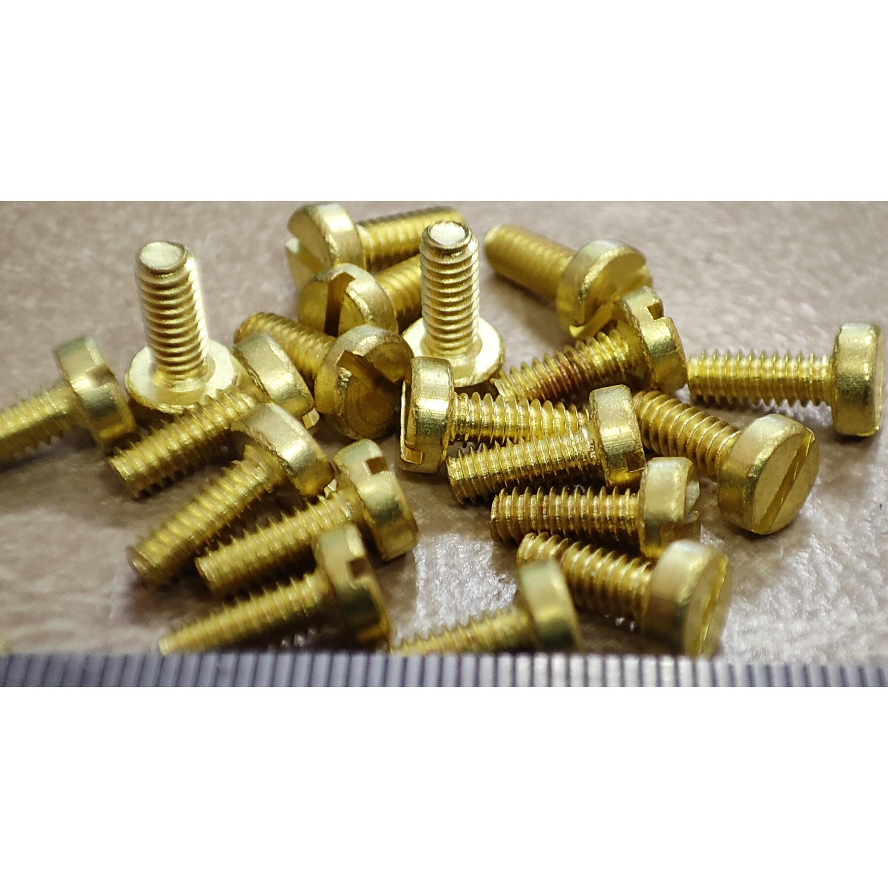 Миниатюрные латунные винты с плоской шляпкой М2х5, 20 шт
