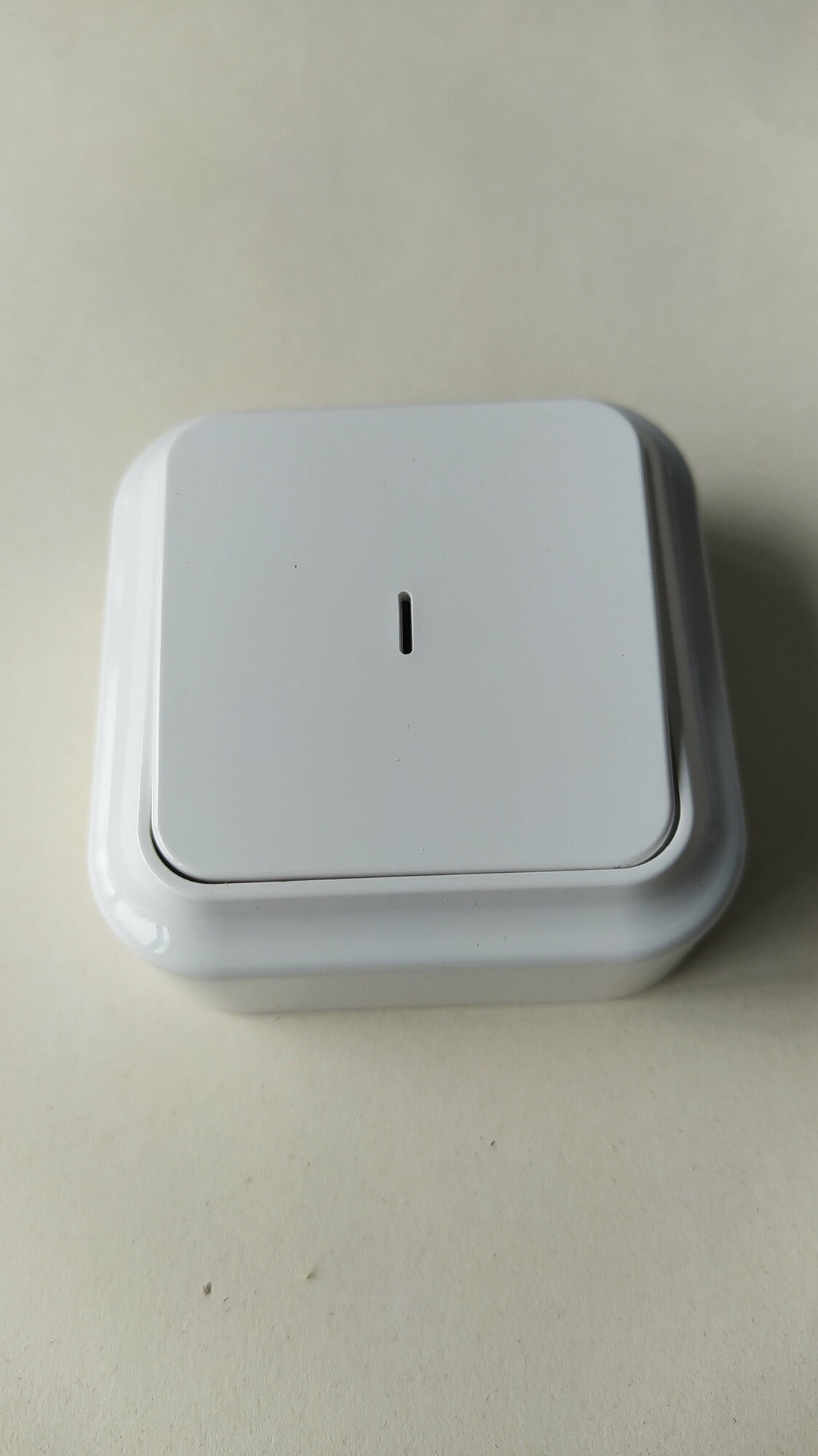 Выключатель одноклавишный с индикацией наружный