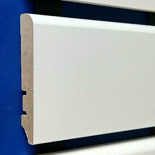 Плинтус МДФ Hannahholz белый AAW 81/402