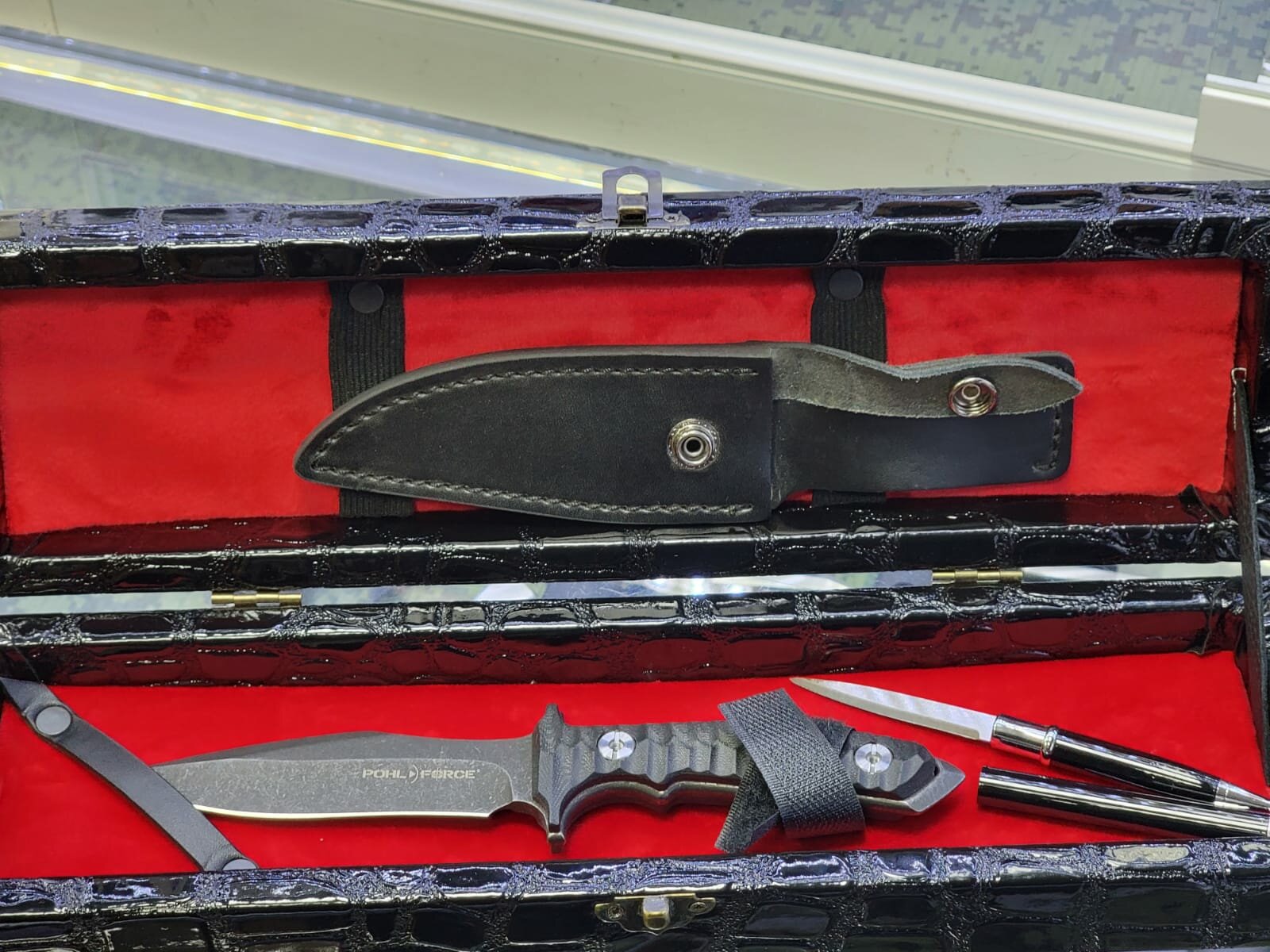 Нож туристический черный с чехлом для кемпинга и туризма Pohl Force чехол ножны, подарочный футляр и ручка нож