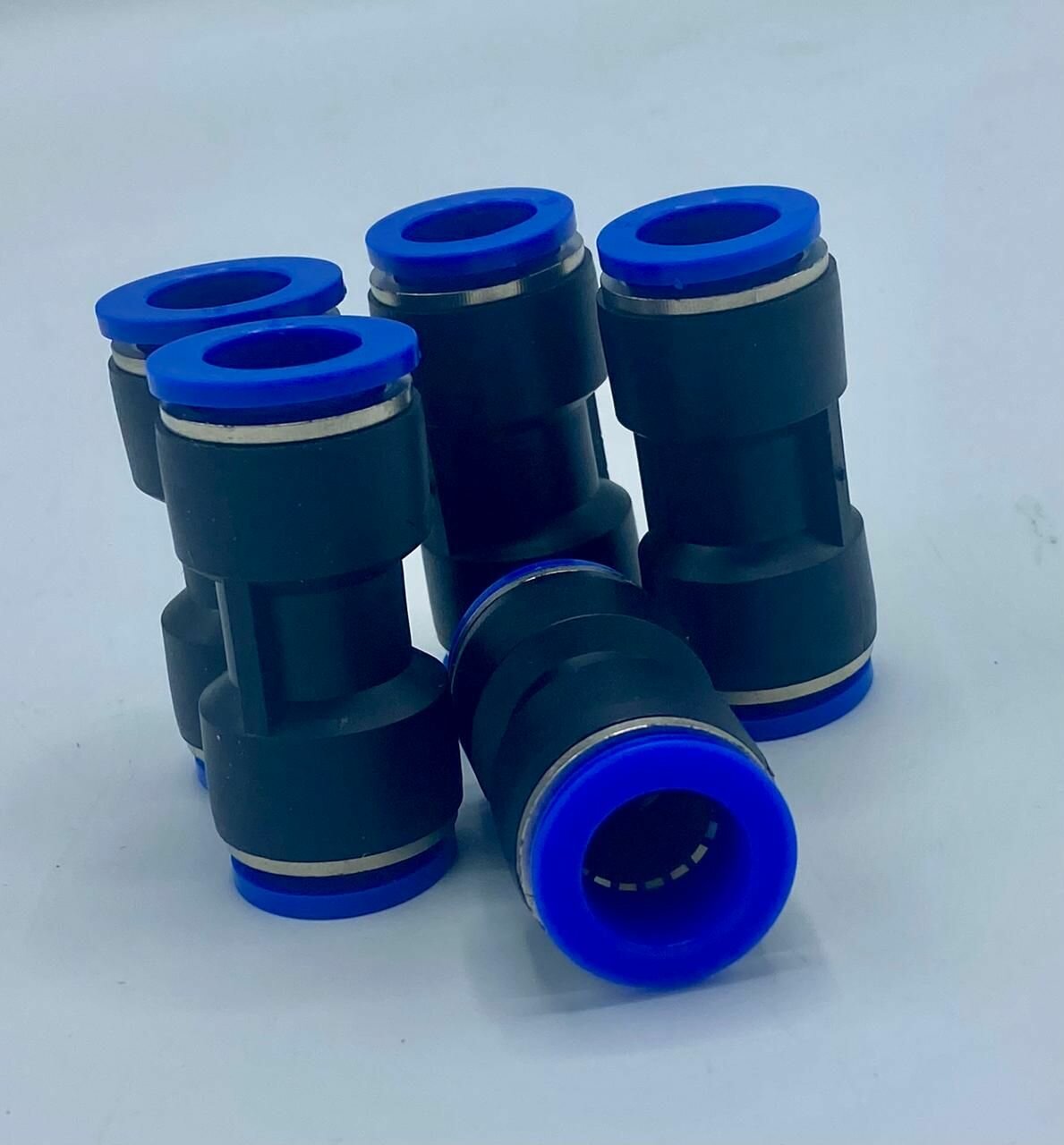 Фитинг прямой цанговый пневматический 15 мм (5 штук)