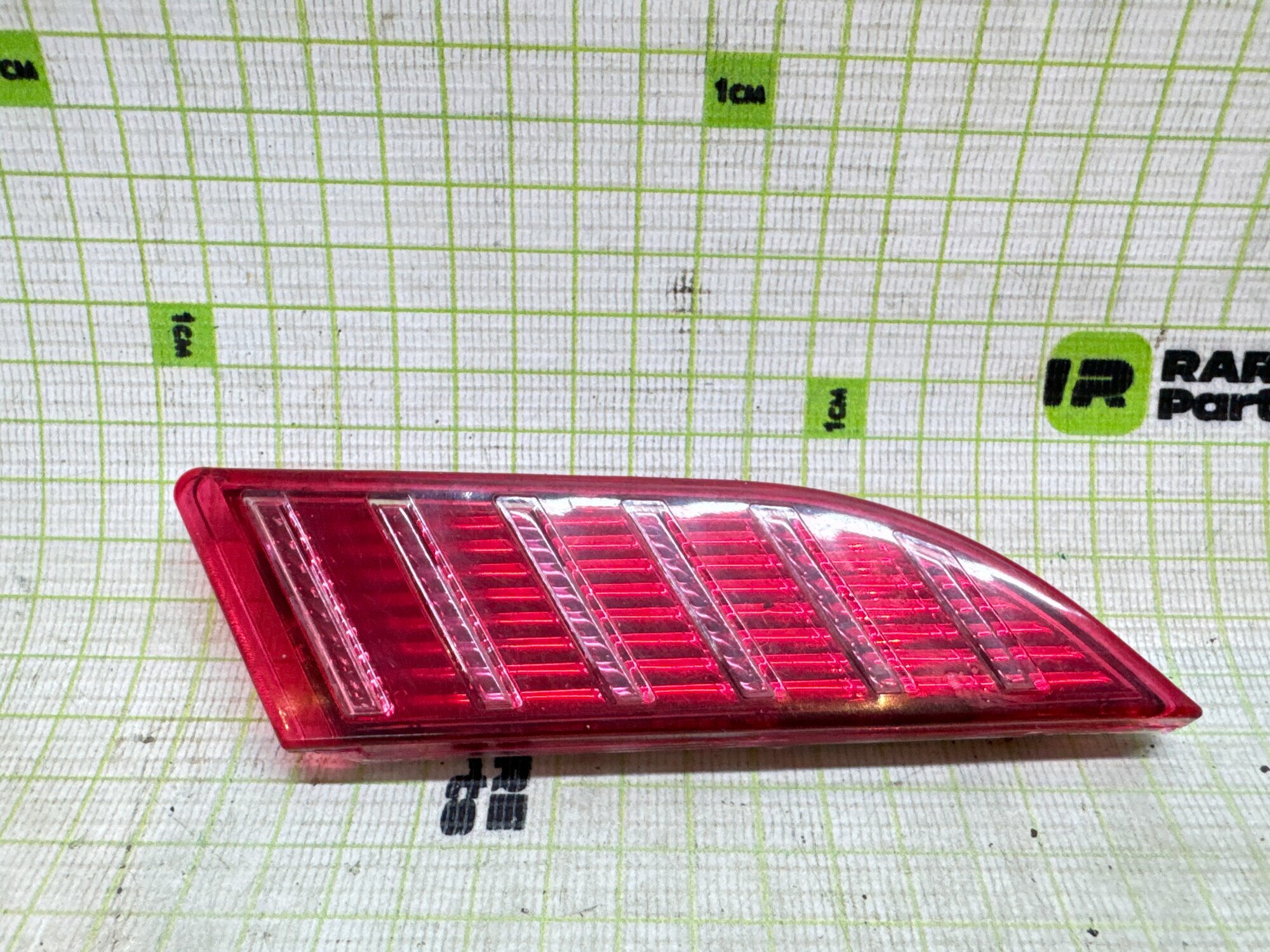 Отражатель в бампер задний правый Mitsubishi Lance