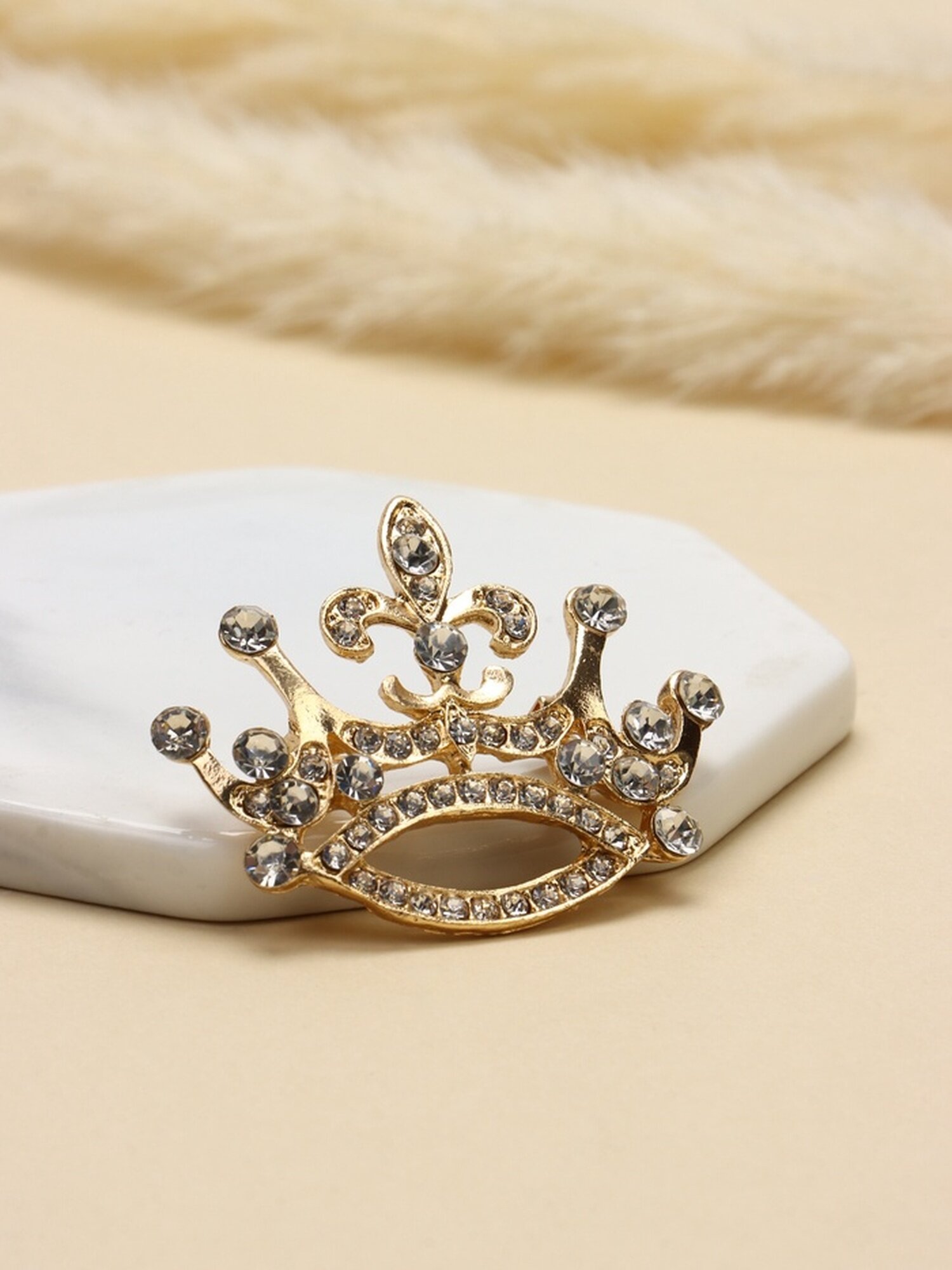 Брошь, стразы