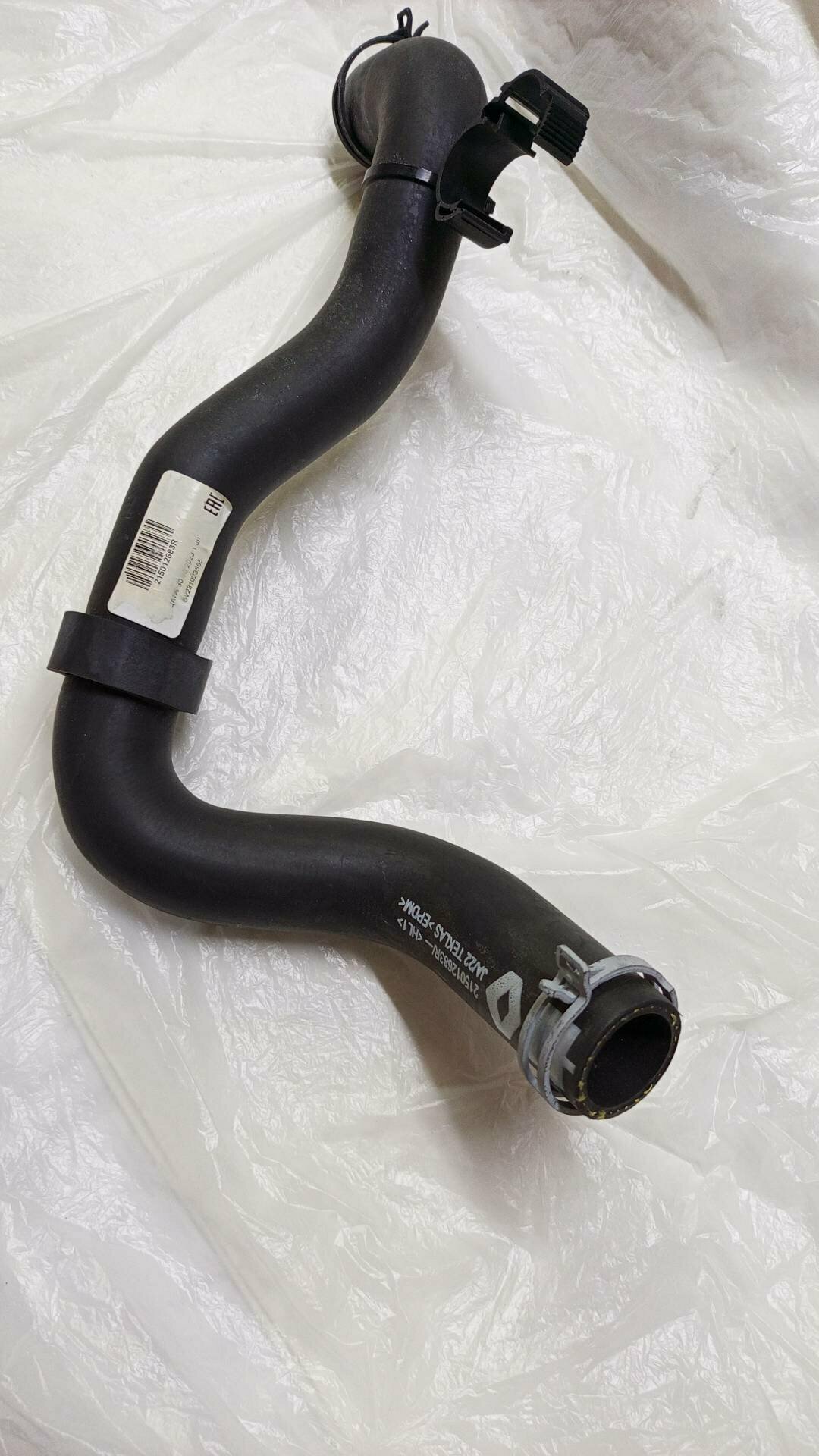 Патрубок радиатора верхний RENAULT 215012683R DUSTER