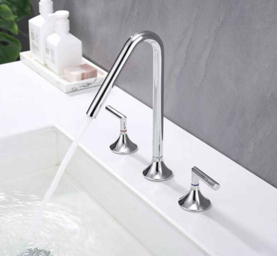 Медный смеситель с брашированным золотом для трёх отверстий в ванной комнате с разделением бассейна