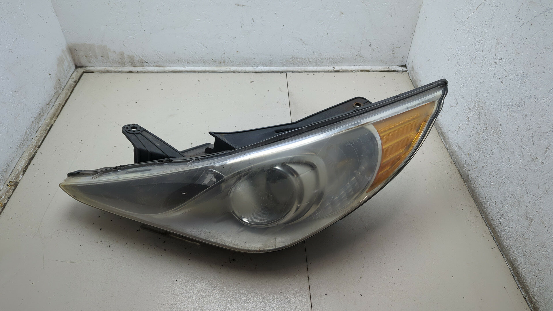 Фара (передняя) левая Hyundai Sonata 6 YF Б/У