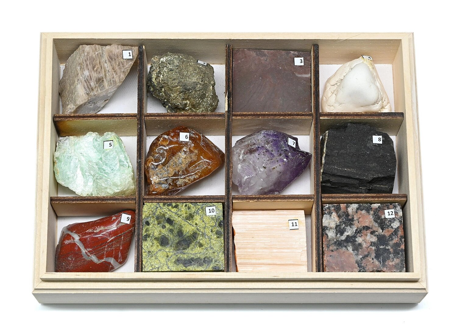 Коллекция минералов 180*125*40мм .