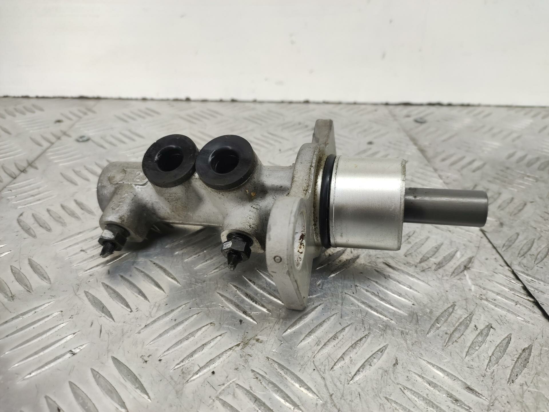 Главный тормозной цилиндр Audi A6 C5 1999