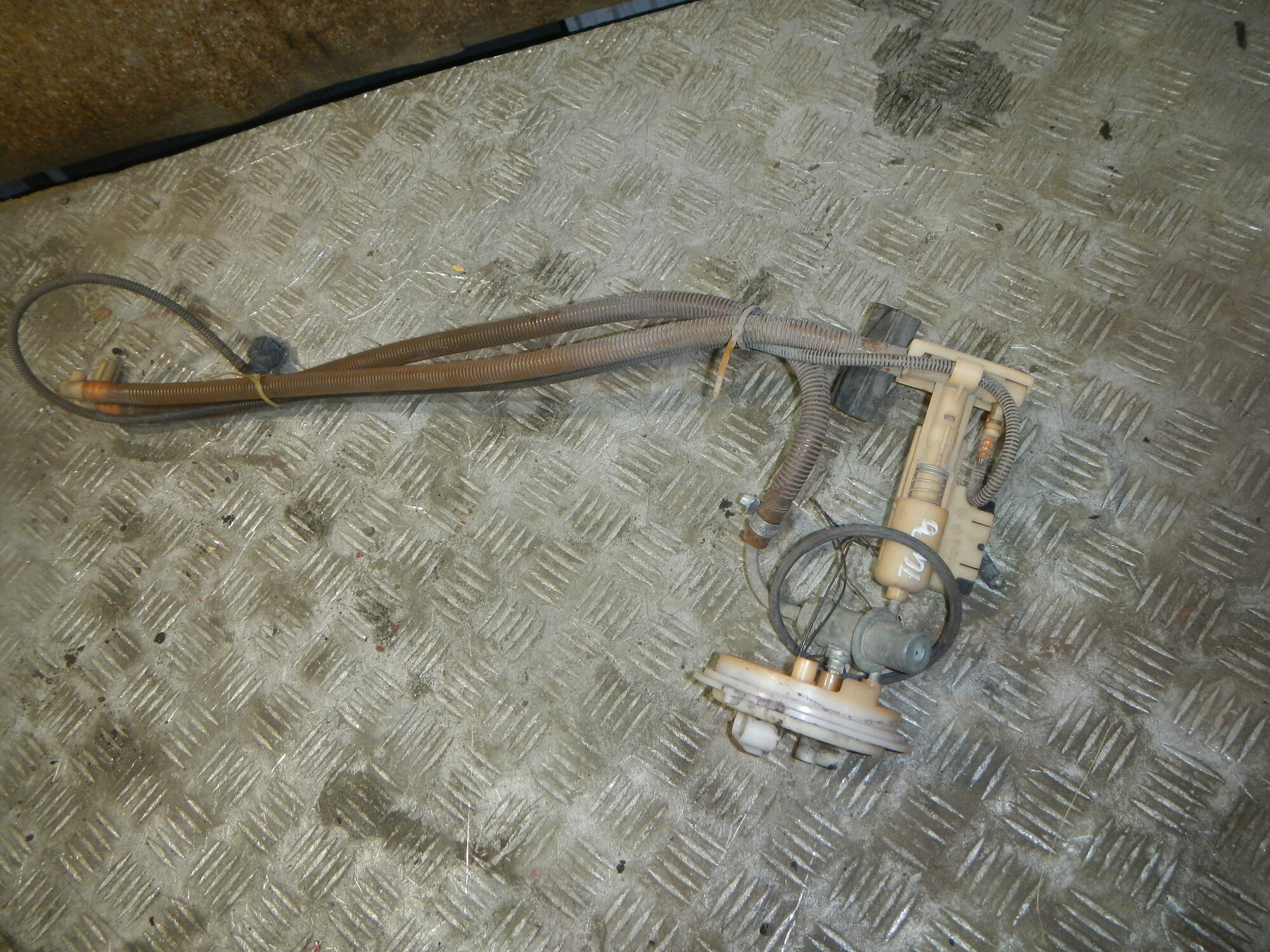 Б/У Насос топливный электрический, Chery (Чери)-TIGGO (T11) (05-16) Chery TIGGO (T11) (05-16) 2.4,4G64,перекачки. Сломан ...