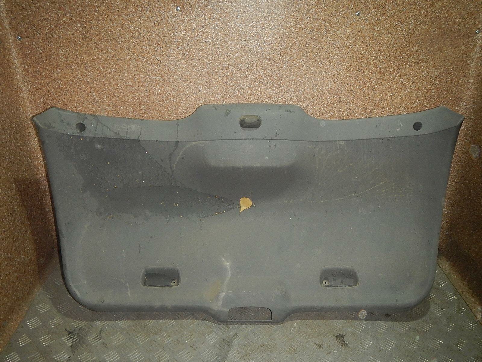 Б/У Обшивка двери багажника, Renault (Рено)-SCENIC (03-) RENAULT SCENIC (03-) Нижняя. Царапины. 371896 RENAULT арт. 82000...