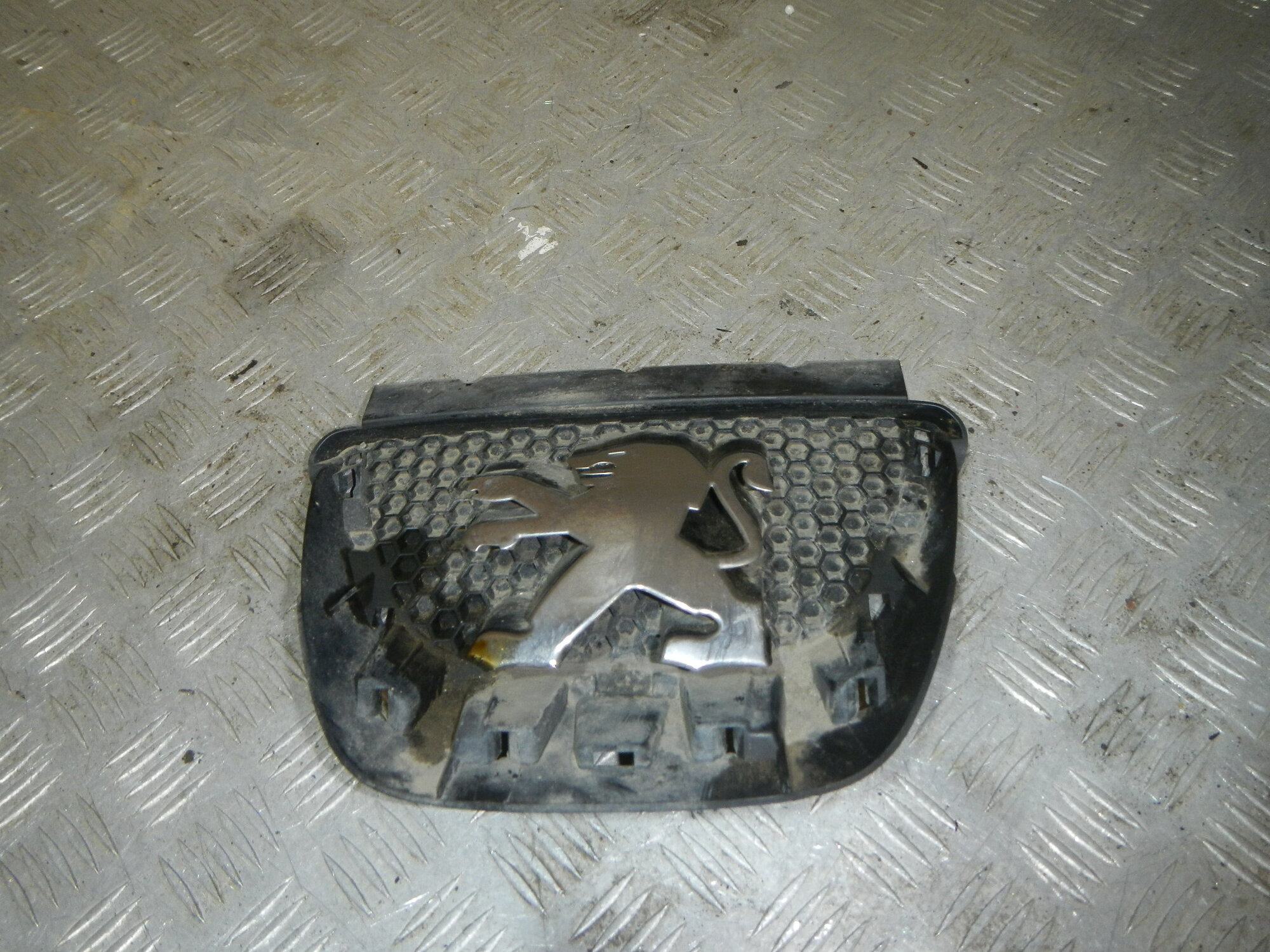 Б/У Эмблема, Peugeot (Пежо)-308 (07-) PEUGEOT 308 (07-) -11 Потертости. 583979 Peugeot-Citroen арт. 7810S5