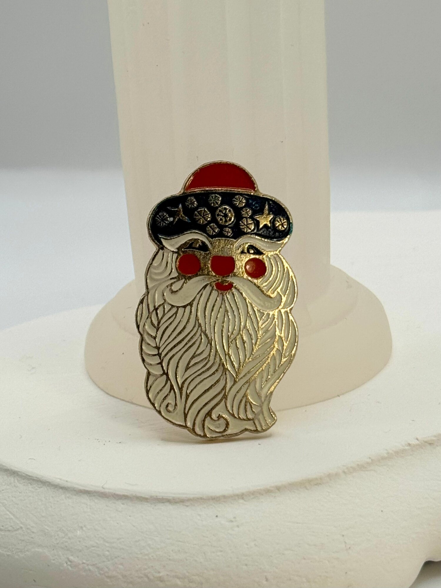 Советский винтажный брошь значок Дед Мороз