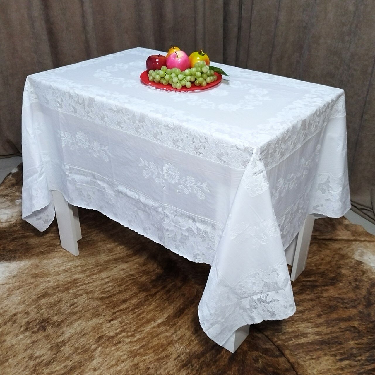 Скатерть-клеенка виниловая 137*183 см. Прямоугольная. Белый