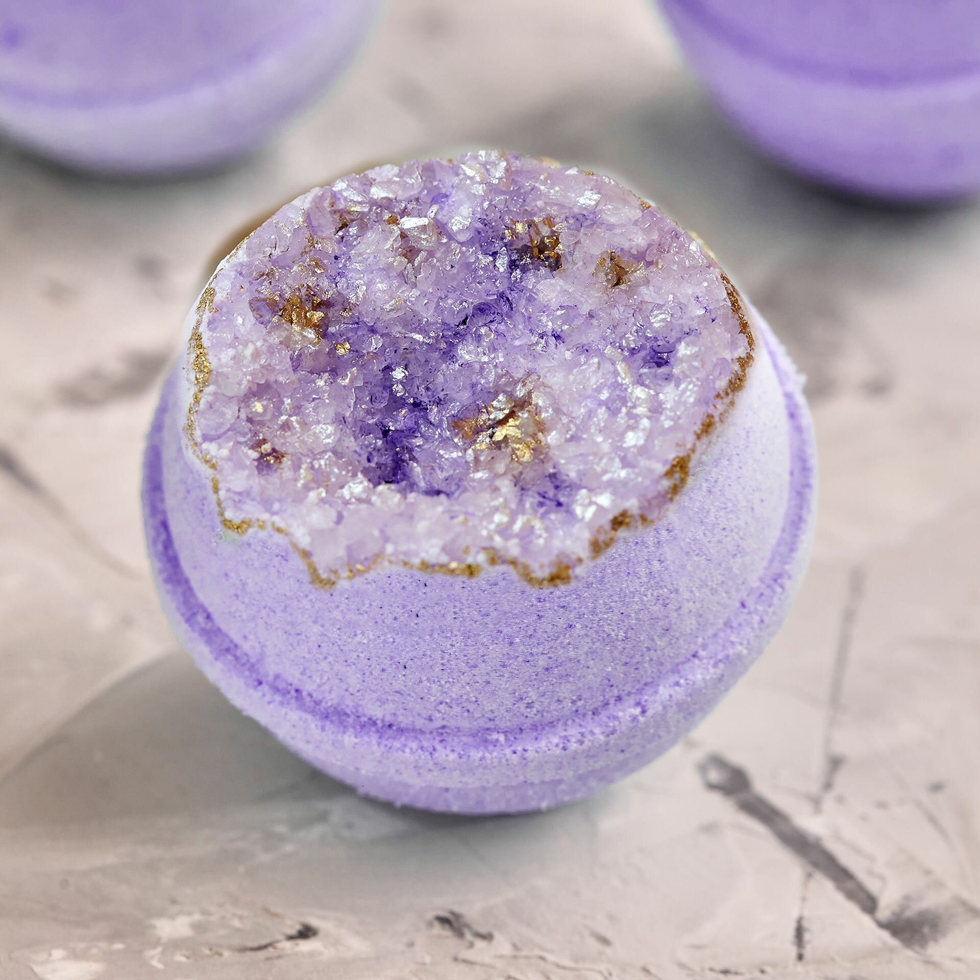 Большая бомбочка для ванны CORALAB Stone Collection Amethyst 7 см 200 грамм