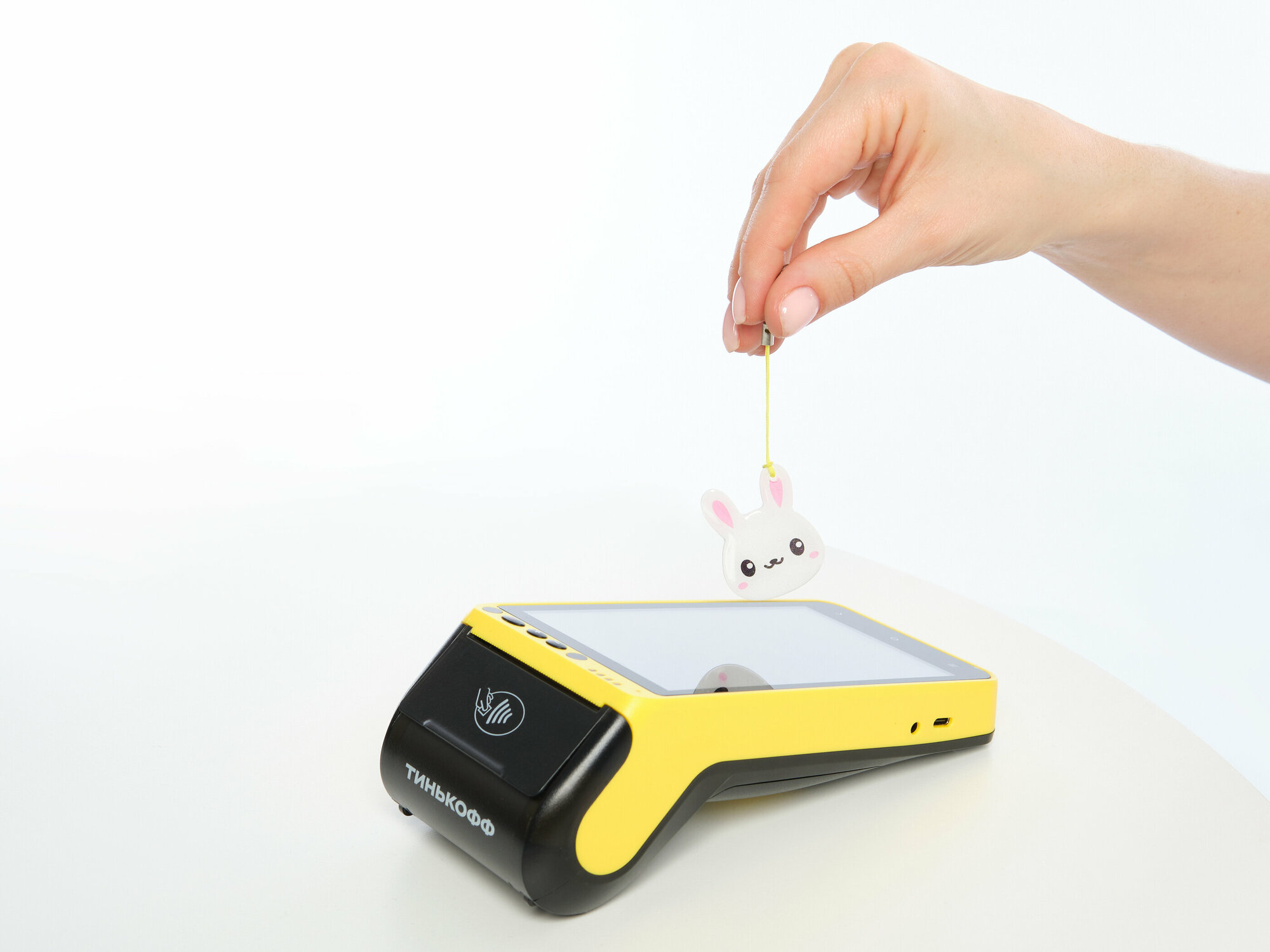 Платежный брелок Artpayments с функцией Tinkoff Pay, Зайка белый / платежный nfc стикер из полимера для удобной оплаты