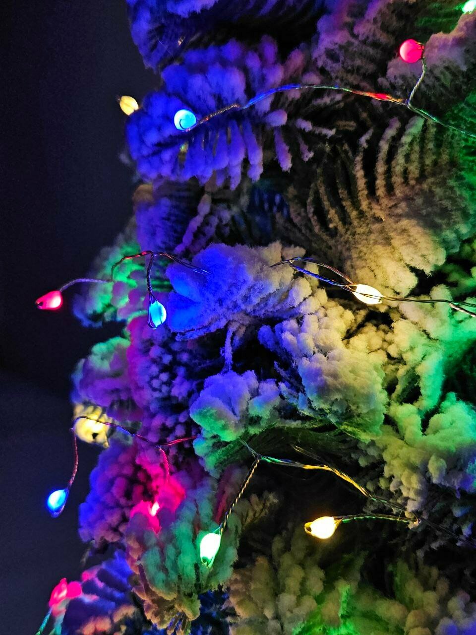 Новогодняя гирлянда светодиодная - Линия/Хвойная лапа, 400 LED, разноцветная, прозрачный провод, 20 метров, 8 режимов