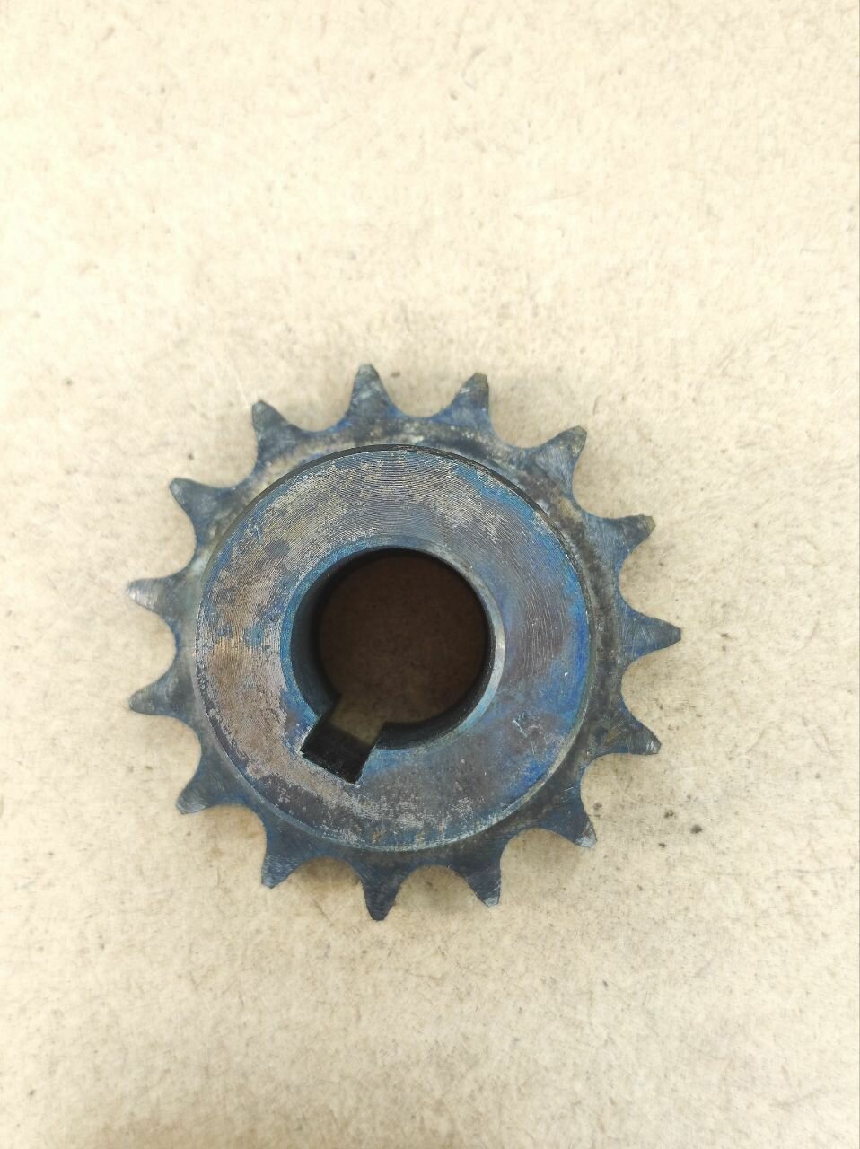 Ведущая звезда для мотобуксировщика, под шаг 12,7 цепь 428 восход/минск (Z-15, D-20мм, под шпонку 6мм)