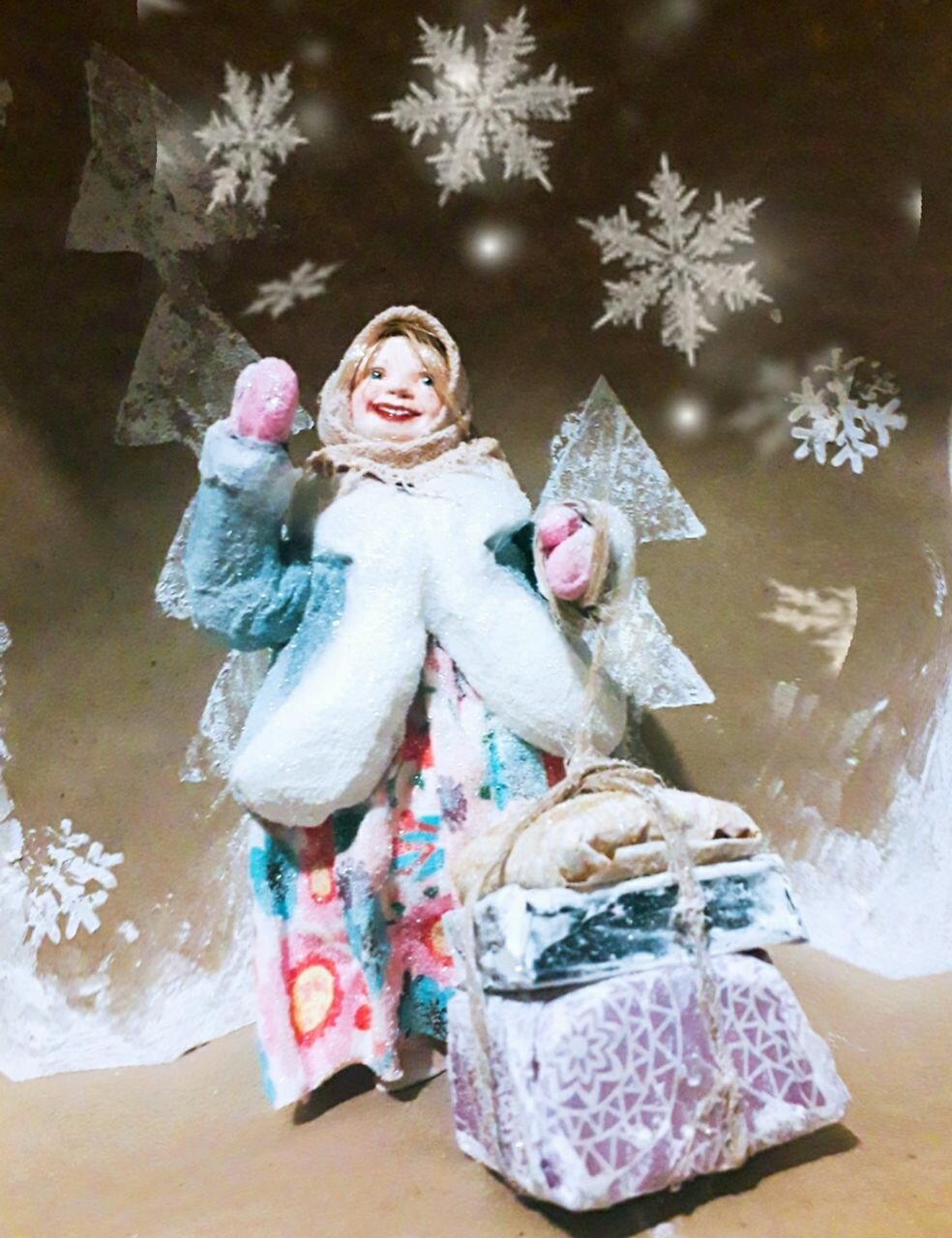 Ватная игрушка *Матрёна с подарками* 12см.