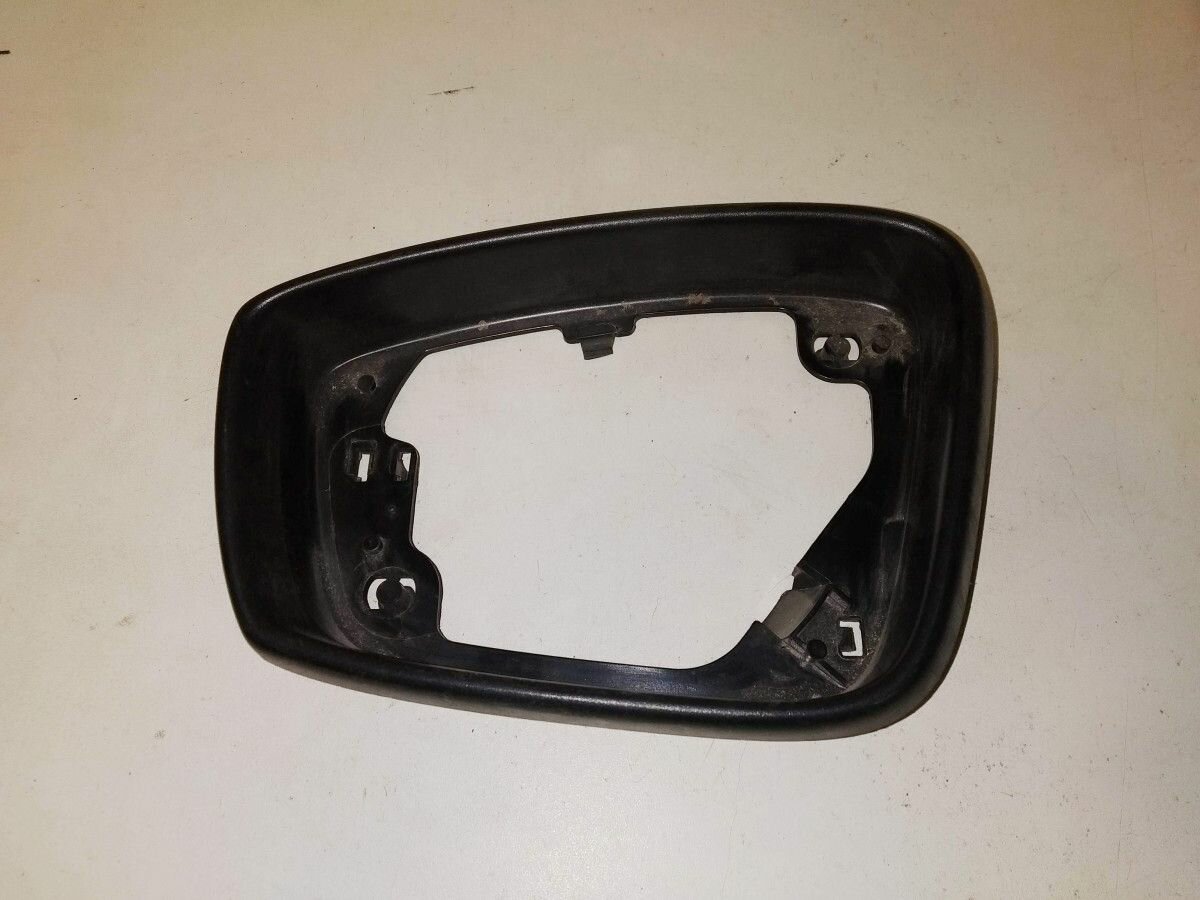 Накладка рамка зеркала левая Volkswagen Polo 6RU857601