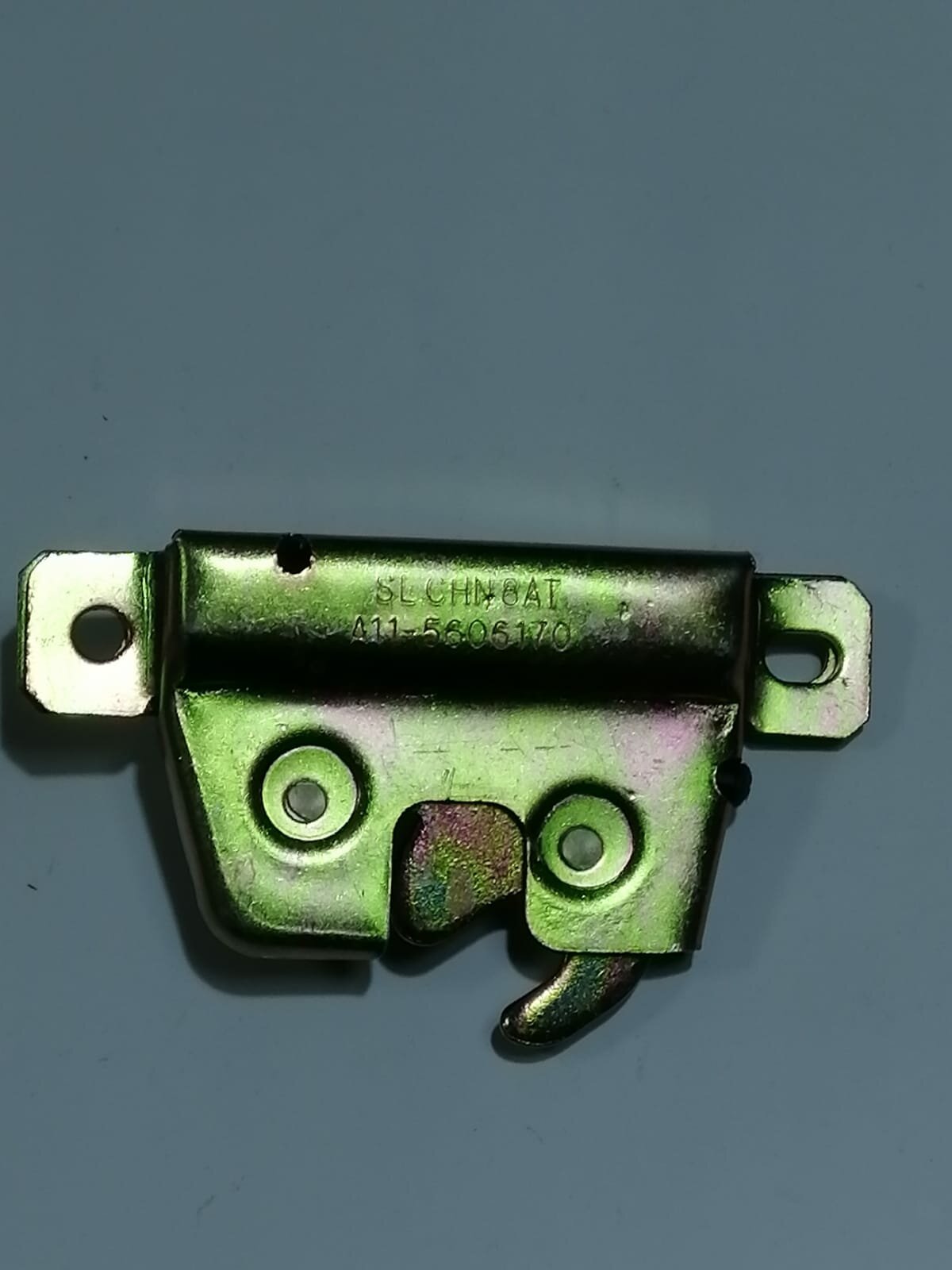 Замок крышки багажника правый Chery Amulet [1.6 8V 5MT лифтбэк] A115606210
