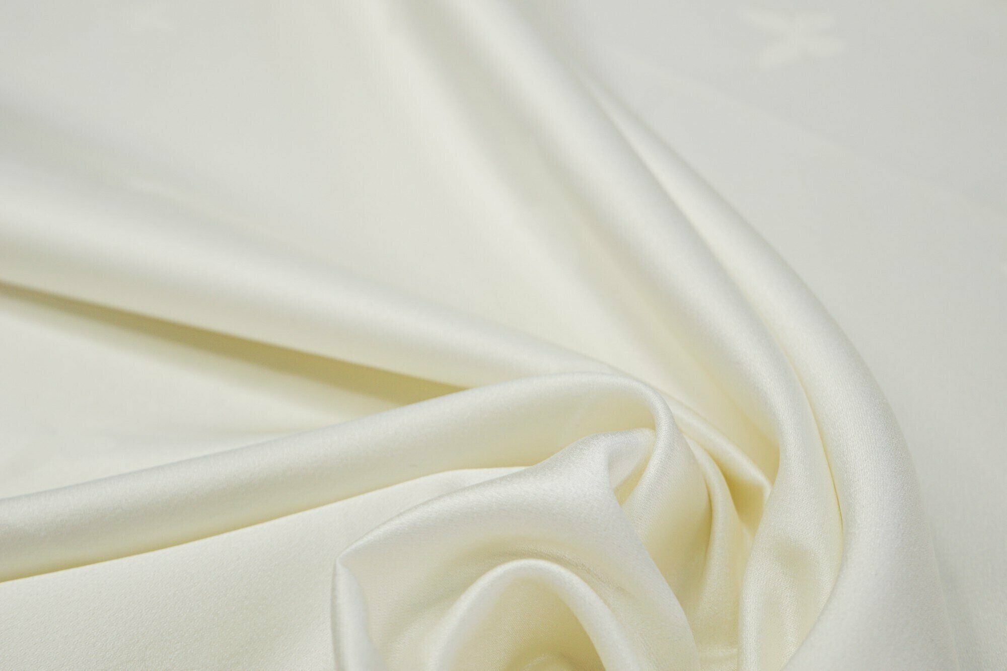 Ткань вискоза белая жаккард бабочки