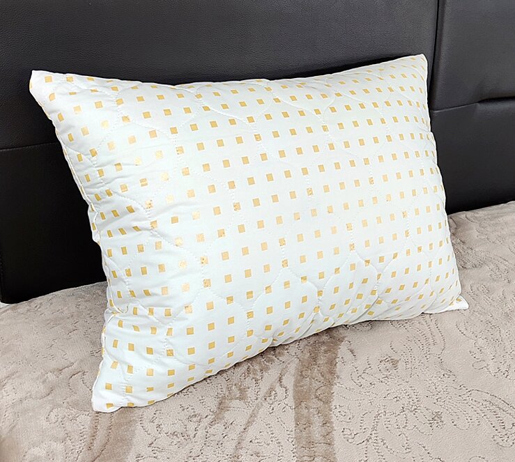 Наперник стеганый на молнии шашки белые 40х60