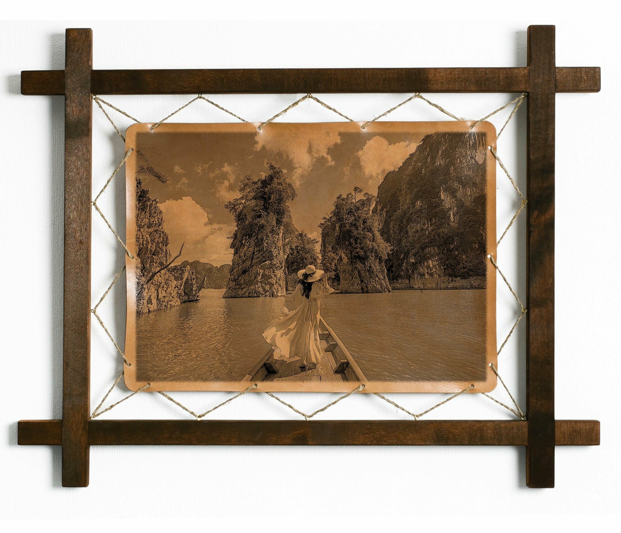 Картина интерьерная из кожи "Девушка на лодке среди гор", BoomGift