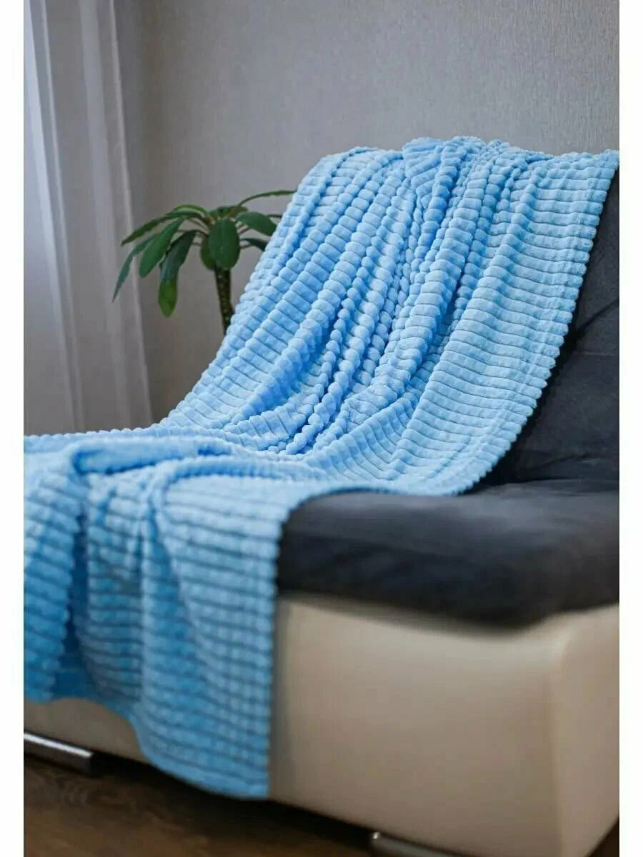 Голубой яркий плед кубик