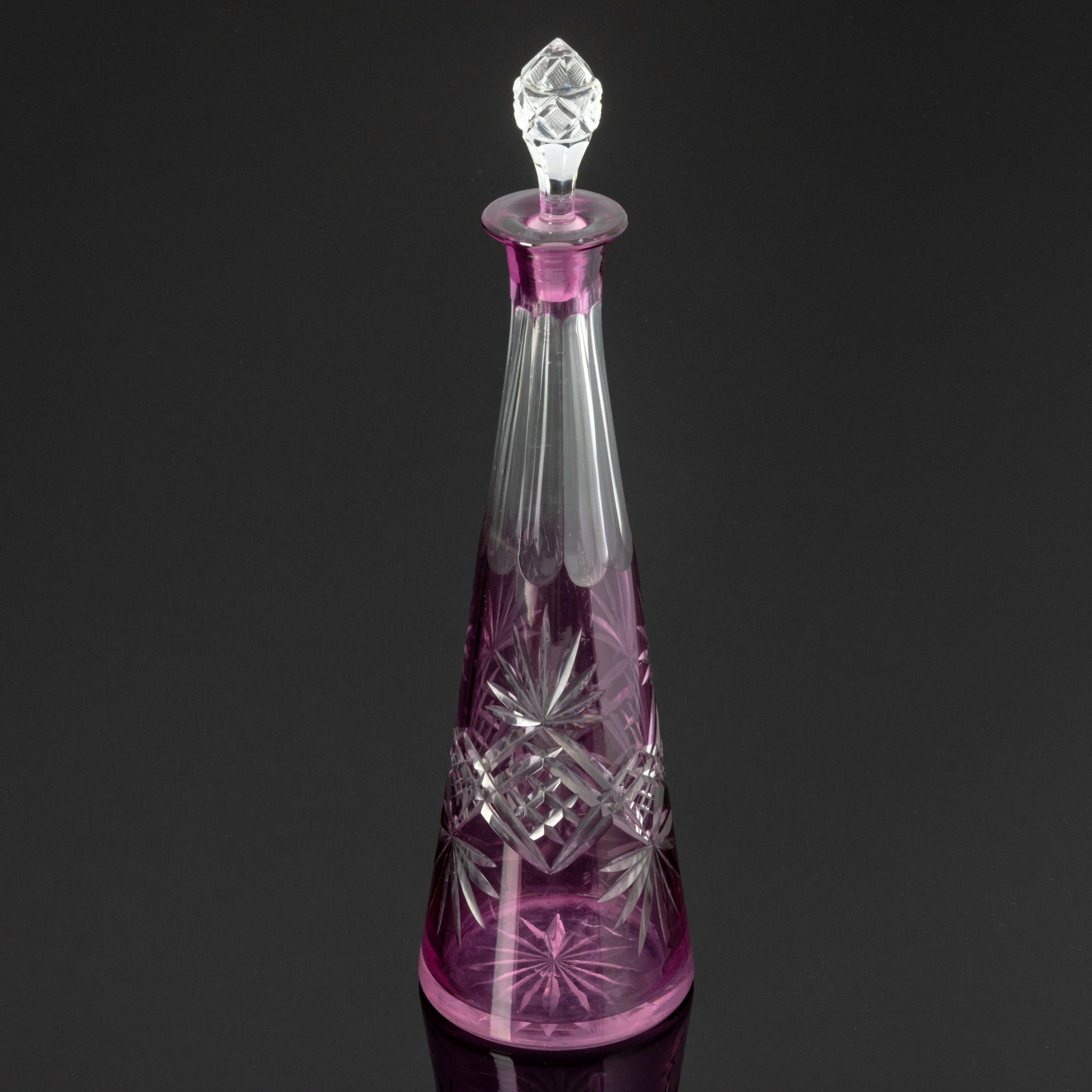 Штоф для крепких спиртных напитков сиреневого оттенка