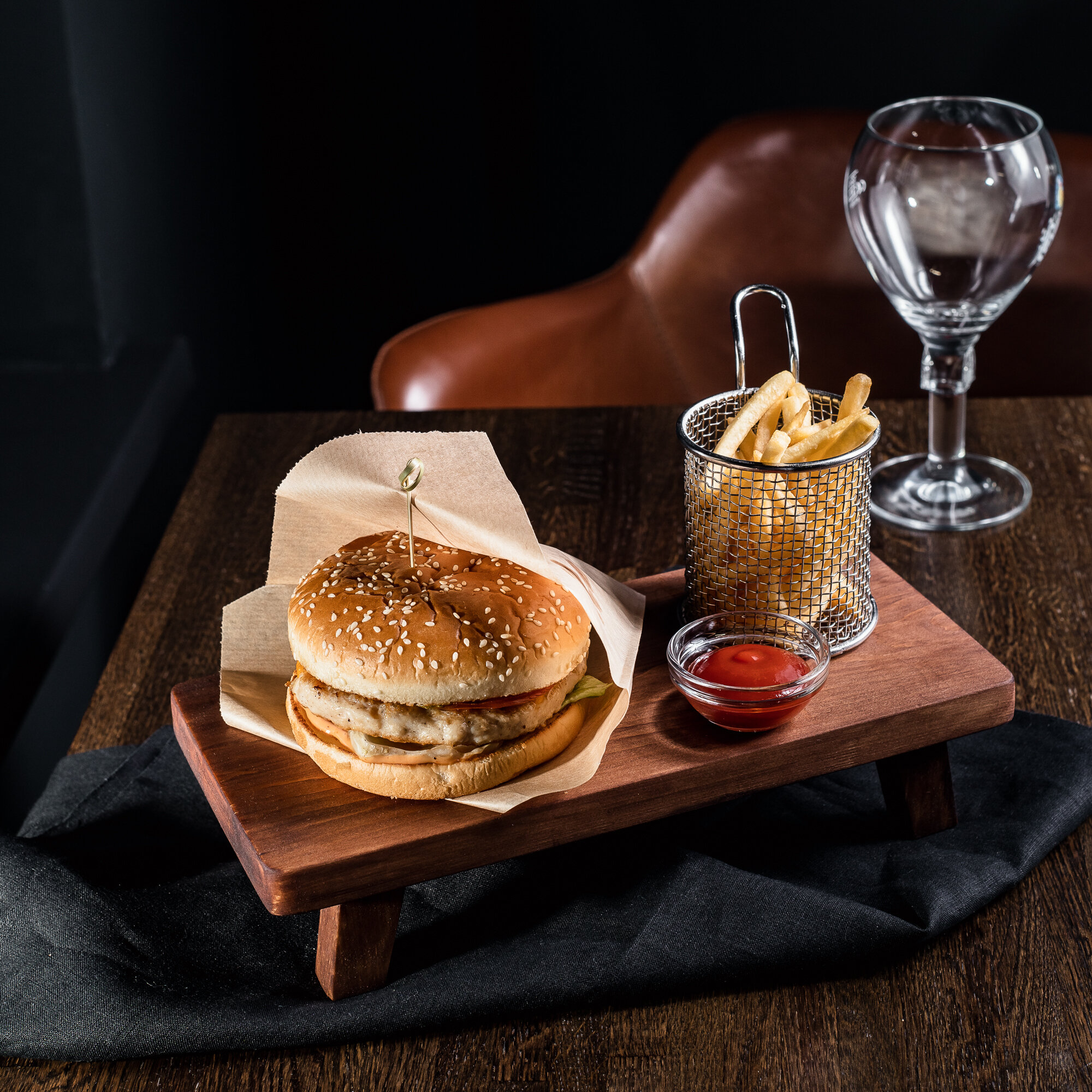 Деревянная сервировочная доска для подачи блюд и закусок из древесины кедра. Art of Siberia. RD15