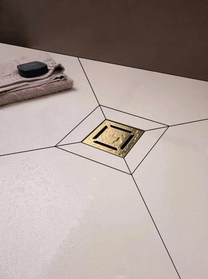 Душевой трап Berges Platz Norma 092159 148x148/50 мм, с решеткой, перфорированный, золотой