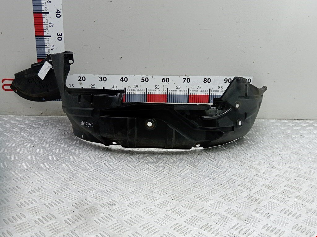 Подкрылок (защита крыла) передний левый Mazda Premacy C10156140G арт. 1901322