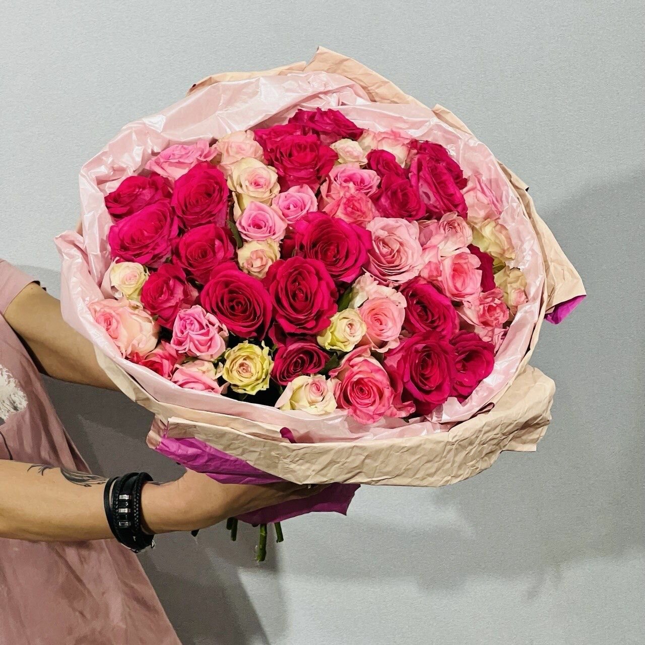 Шикарный букет из 51 розы