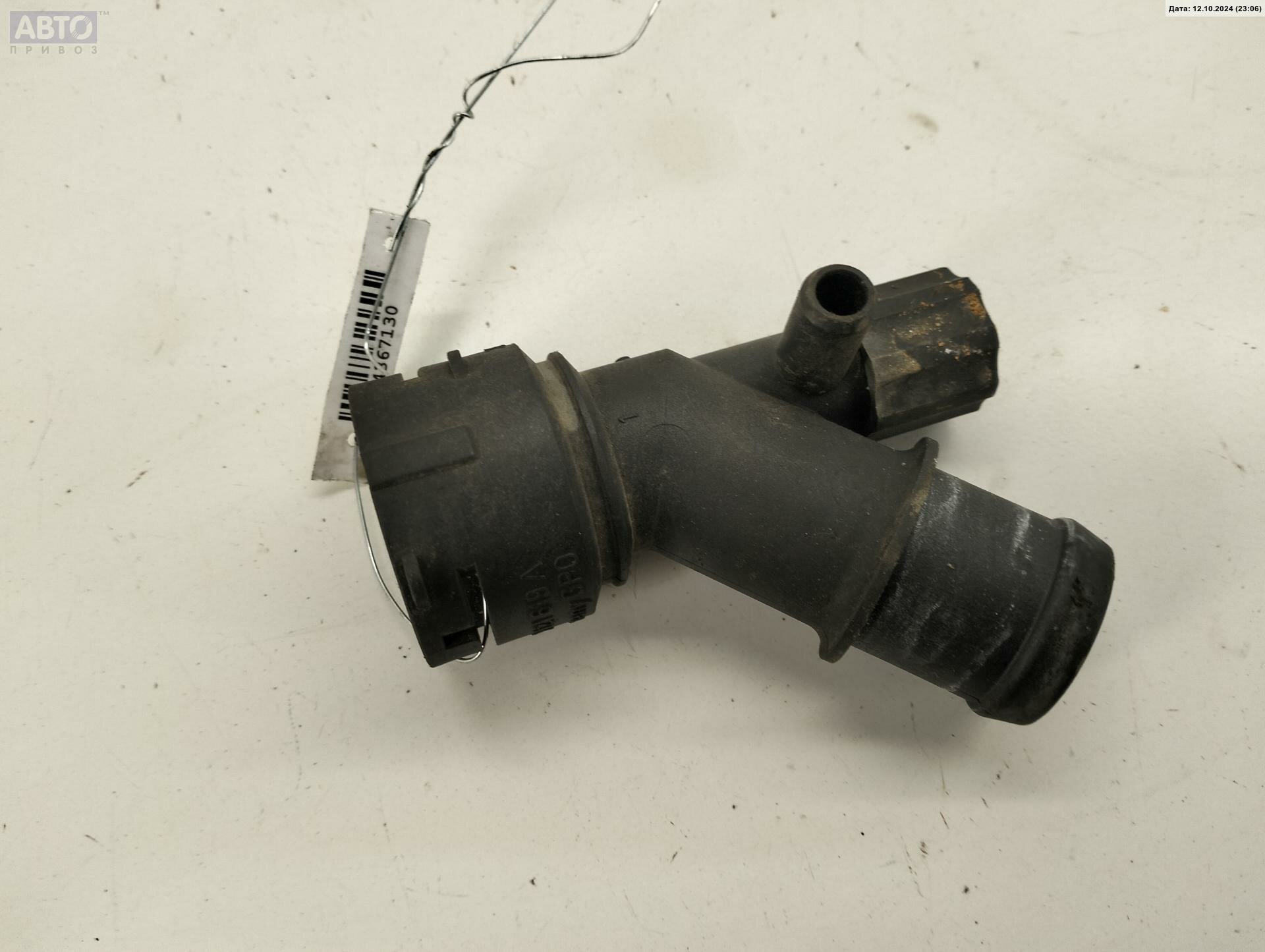 Фланец (тройник) системы охлаждения Volkswagen Golf-4