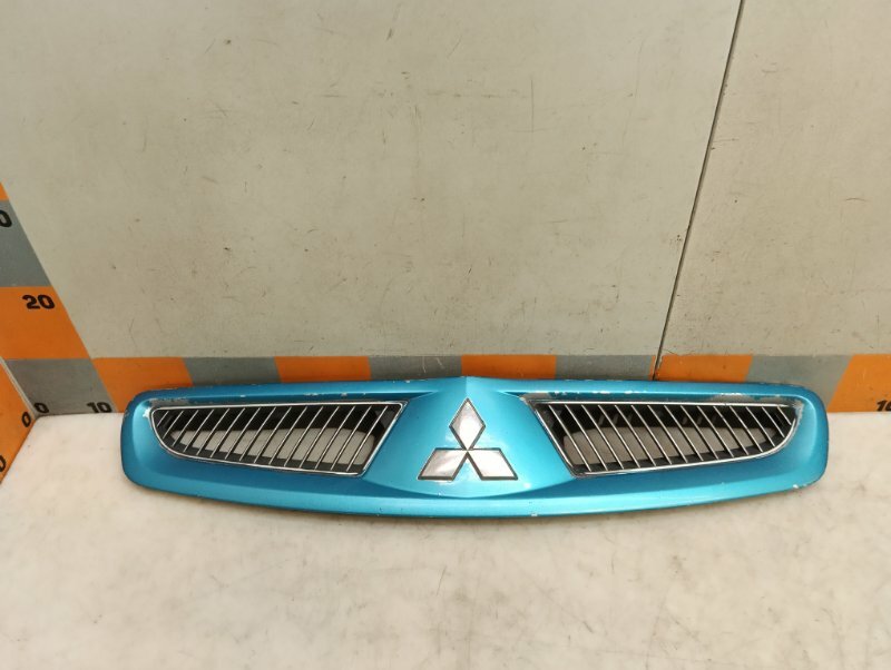 Б/У дефект, оригинал, Мицубиси Кольт Z3 Решетка радиатора Mitsubishi Colt 2002 Z25A, 6 319732 MITSUBISHI арт. MR598501ZZ